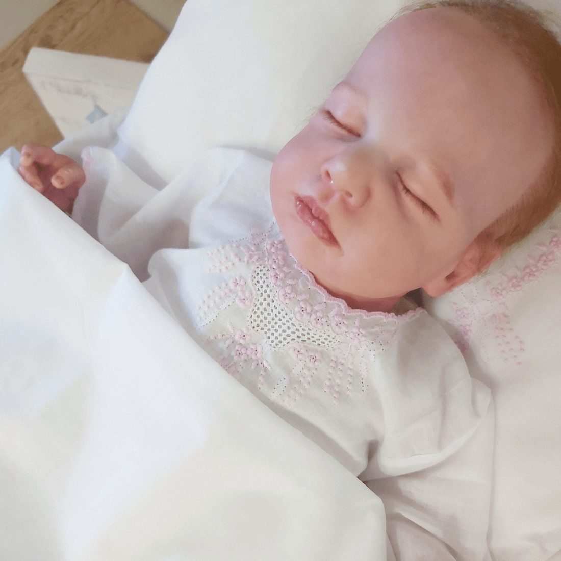 KIT MATERNIDADE BORDADO Á MÃO - ROSA E VERDE - 5 PEÇAS