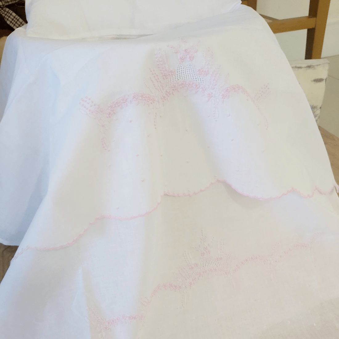 KIT MATERNIDADE BORDADO Á MÃO - ROSA E VERDE - 5 PEÇAS